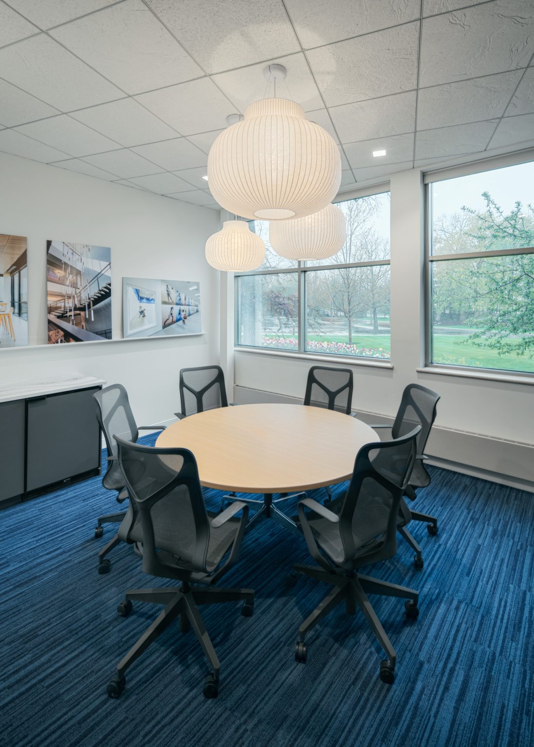 Iconica-Design-Office-Meeting - Iconica Creates